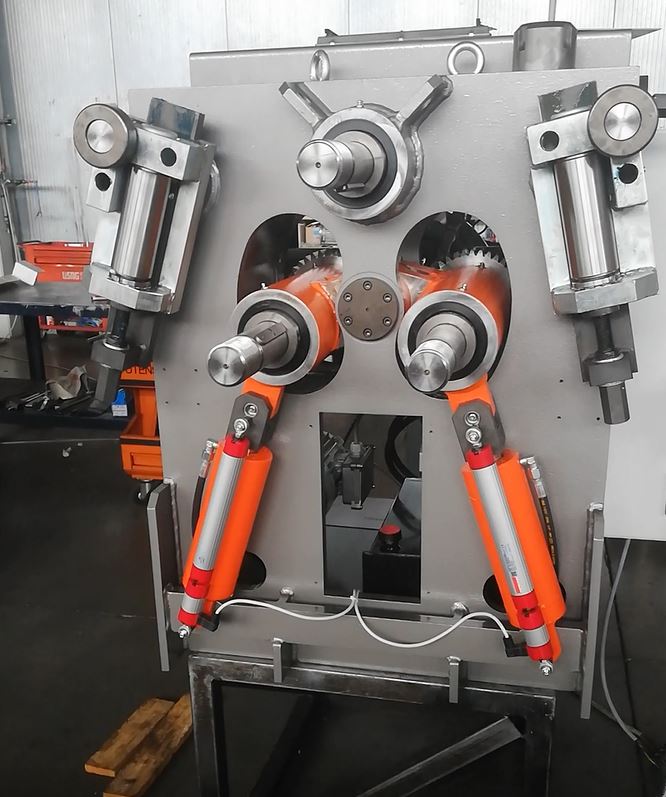 COMAC SERIES 3000 MODEL 304HV Section & Profile Rolling Machine