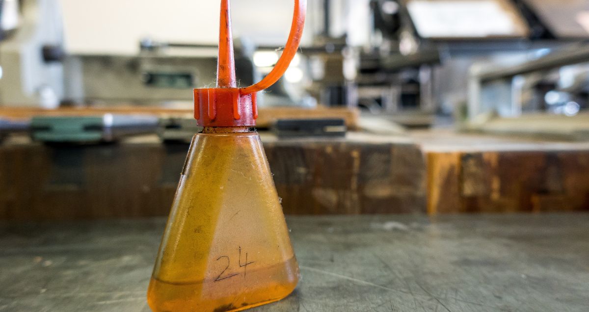 Machine Oil for Heavy Machinery: Why It’s Necessary