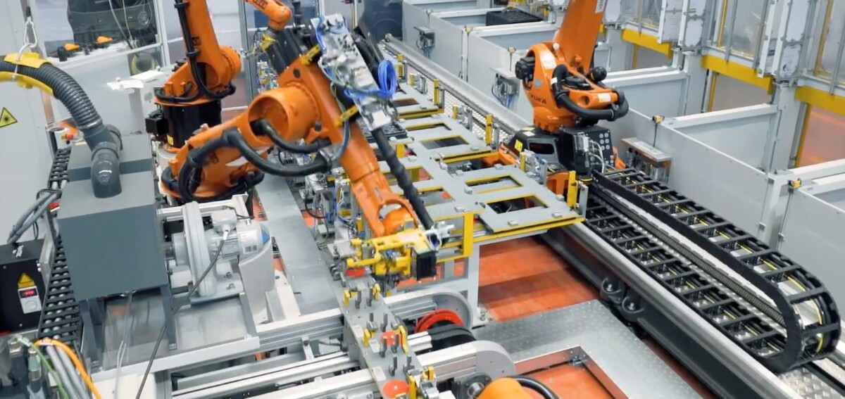 KUKA - KR CYBERTECH Range | Robot for Efficient Automation